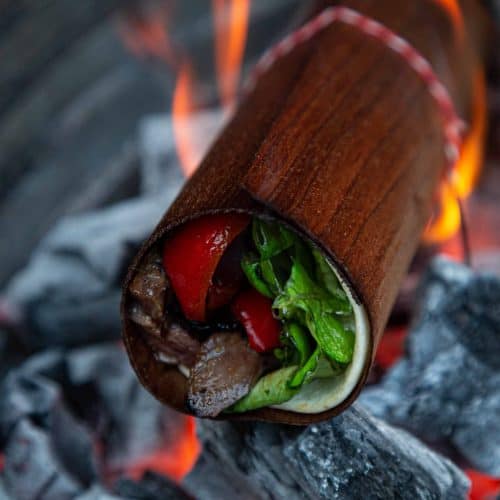 Black Angus skirtsteak wood wraps - Barbecuemarq